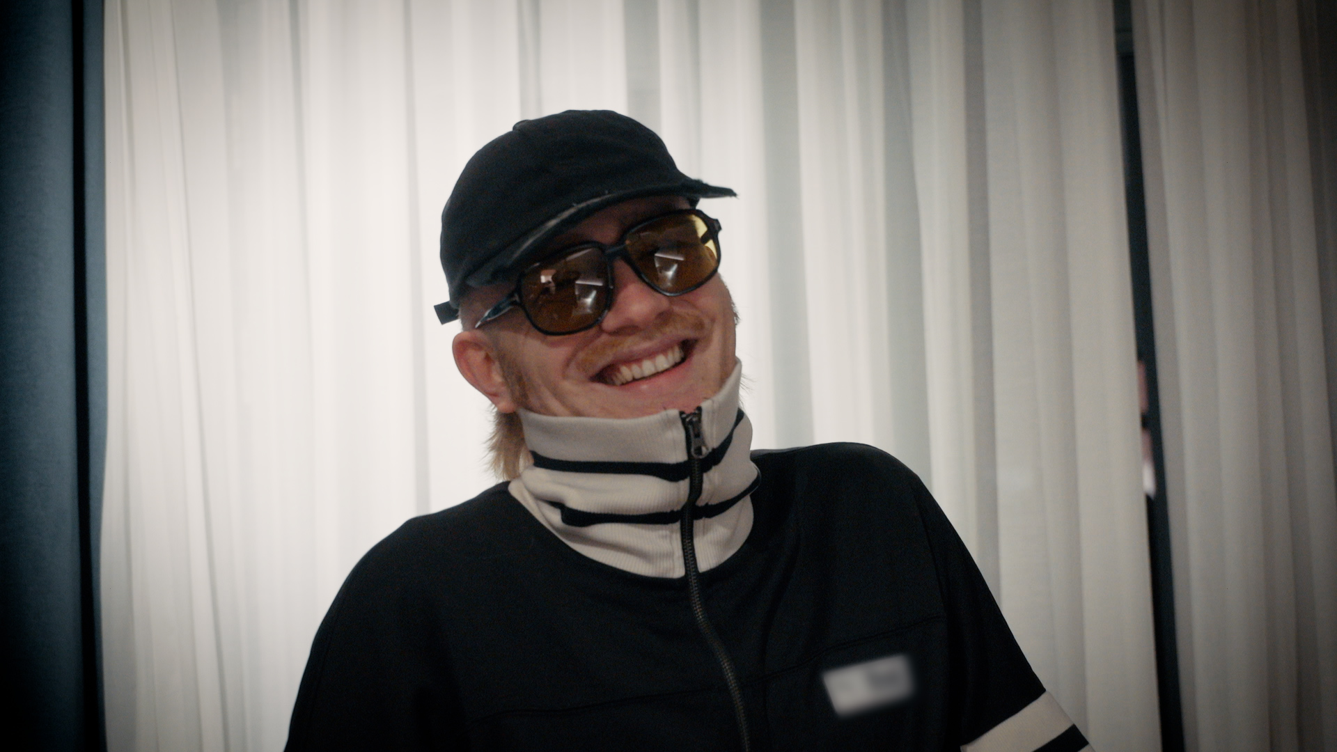 Joost Klein ontvangt een heel belangrijk telefoontje... | AVROTROS